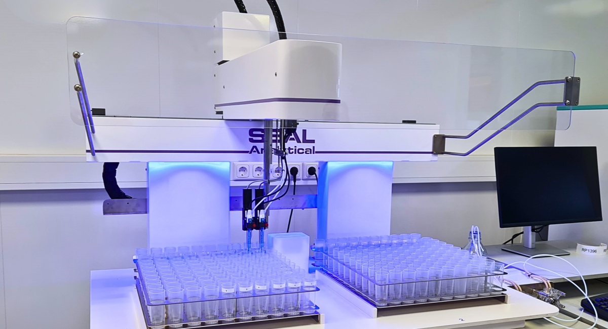 MiniLab pH & Electrical Conductivity | SEAL Analytical