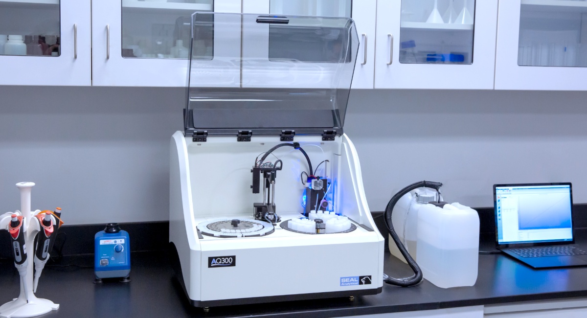 AQ300 Discrete Analyzer | SEAL Analytical